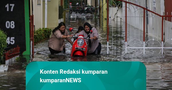 Foto: Banjir Mencapai 1,5 Meter Merendam Kota Semarang Akibat Cuaca Ekstrem | kumparan.com